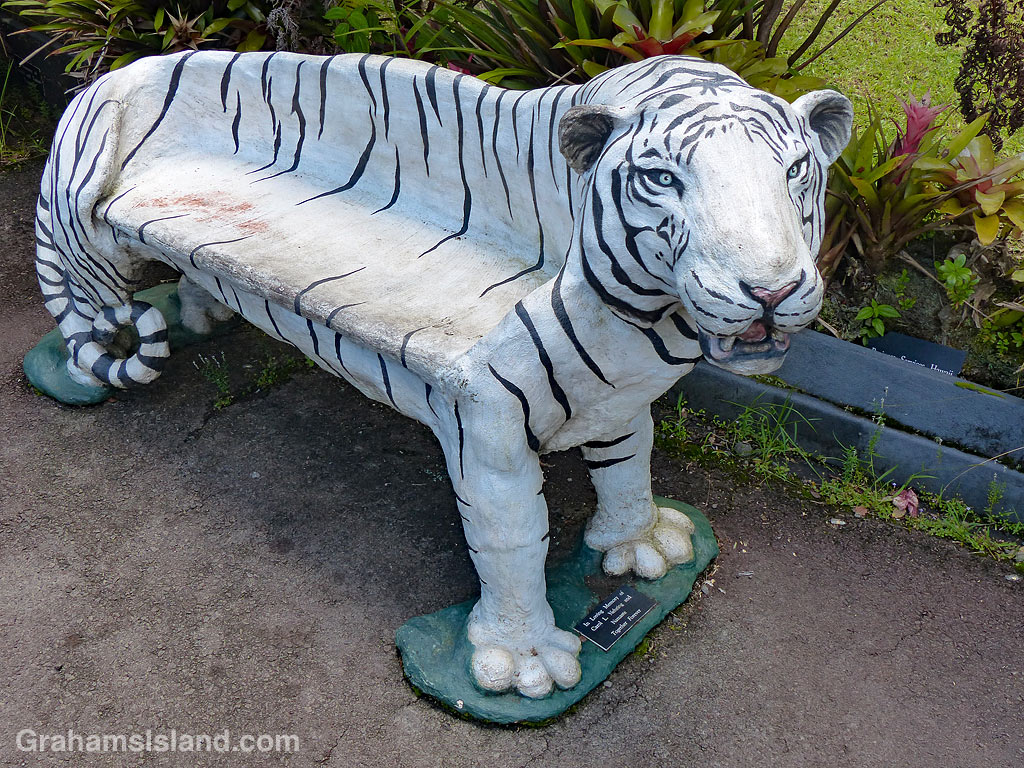 Pana’ewa Rainforest Zoo benches | Graham's Island
