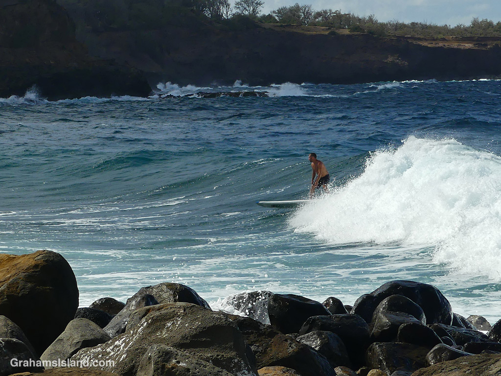 Surfing at Keokea | Graham's Island