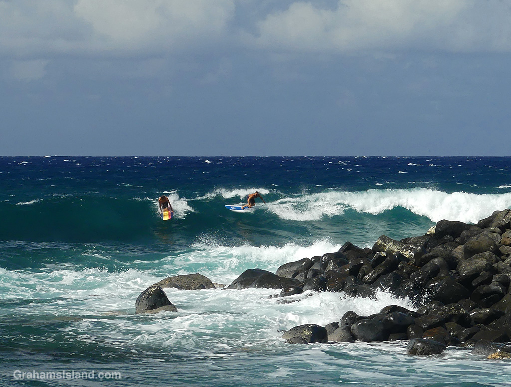 Surfing at Keokea | Graham's Island